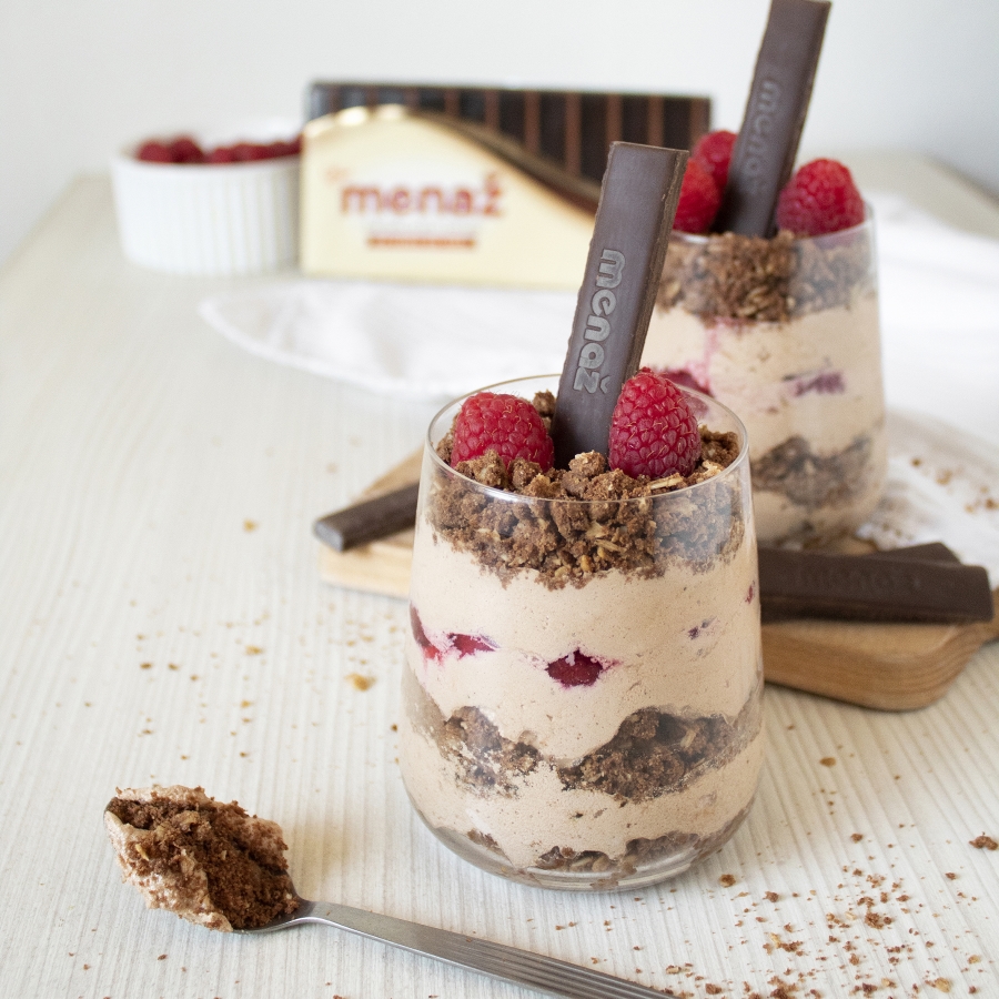 Brza poslastica u čaši sa Menaž čokoladom — Volim poslastice